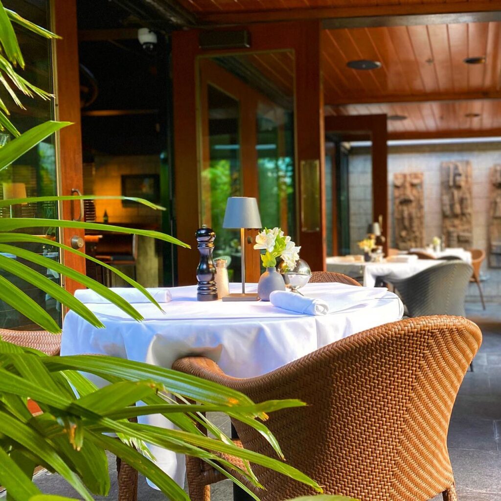 Why Houston's - Boca Raton Is Still a Go-To for Date Night